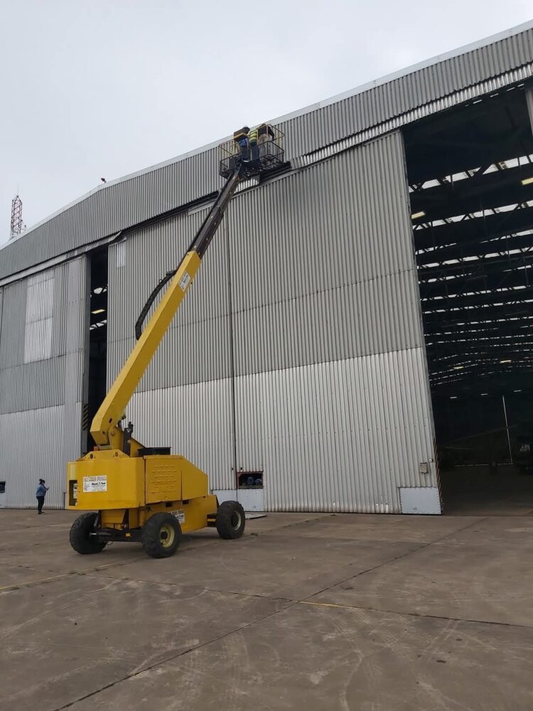Advantages of Using Cherry Pickers for Your Construction Projects ...